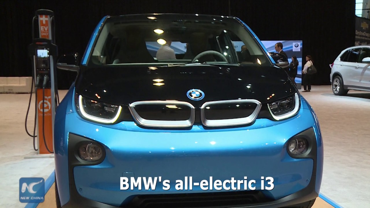 BMW unveils car with no steering wheel at Chicago Auto Show - YouTube