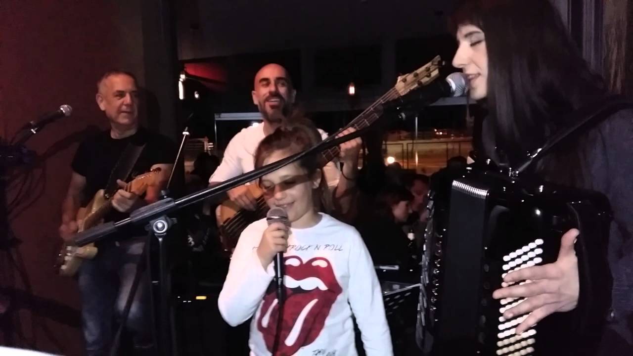 Μιρελα Παχου feat.Ανδριανα-Κι εμείς καλύτερα - YouTube