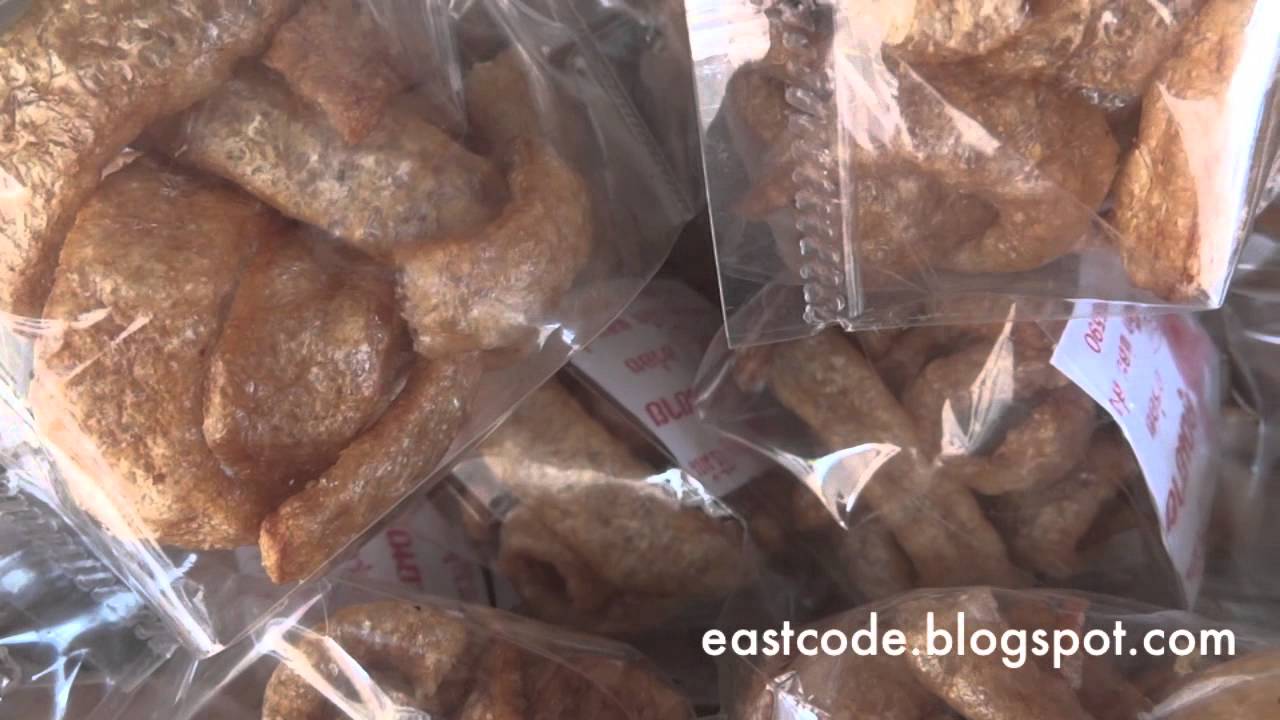 กากหมู and แคบหมู gark-moo and cap-moo crispy fried crackling and pork ...