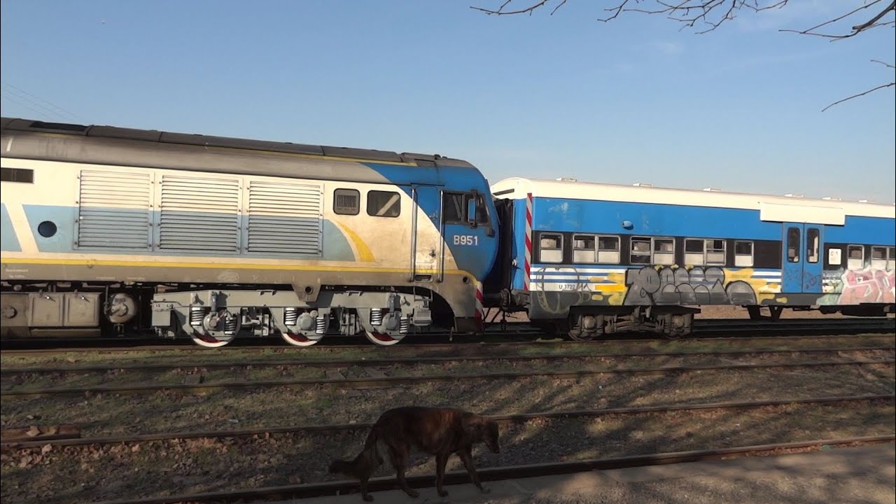 EMD G26 1000 retrocediendo hacia el empalme en MERCEDES - YouTube