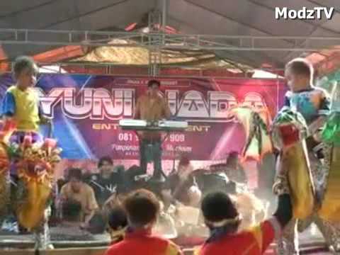 Yuni Nada - Rebutan Lanang (PANGGUNG ROBOH Full)