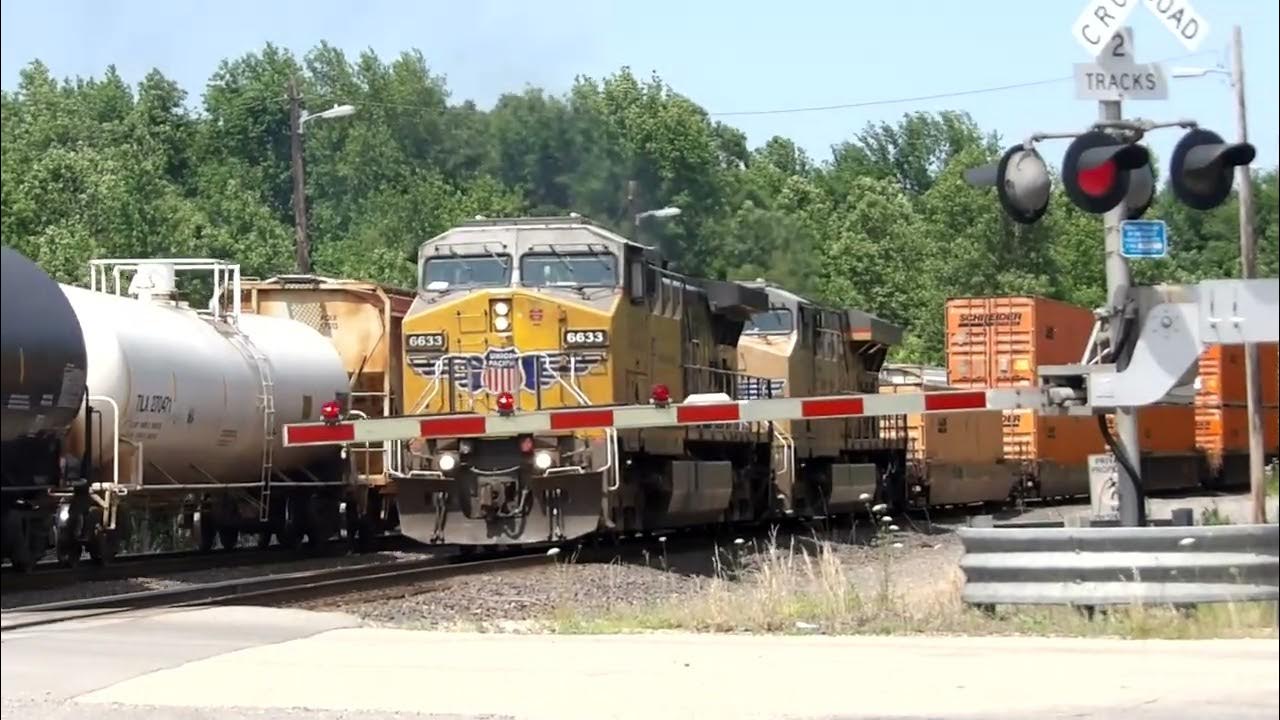 5-24-2024 KCS 4763 Leads the MLDAS and UP 6633 Leads the ZG4MQ Train Meet. - YouTube