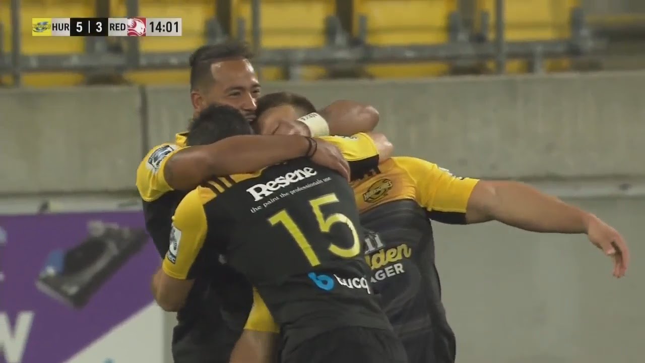 Beauden Barrett World Class Kick Pass to Wes Goosen - YouTube