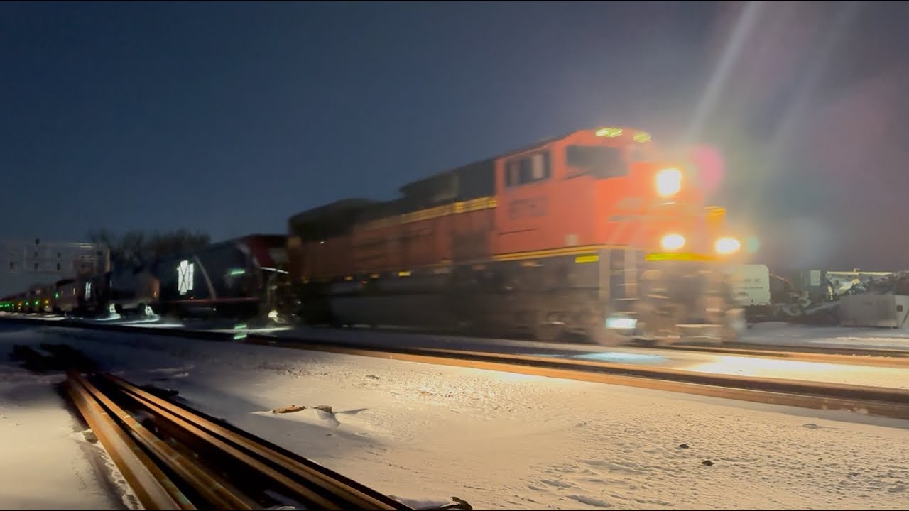 BNSF 8762 (SD70ACe) Pulls Amtrak Empire Builder #8 Through Rondout With Horn Action!! (2/16/25 ...
