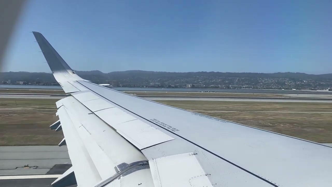 Two planes landing at the same time | San Francisco airport - YouTube