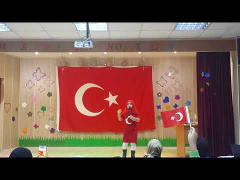 Bayrak şiiri ancak böyle okunabilirdi.  Suveybe erva bayram