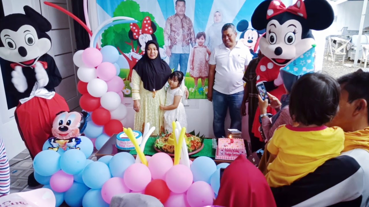 Badut Mickey mouse & Minnie mouse di Ultah Nadia - YouTube
