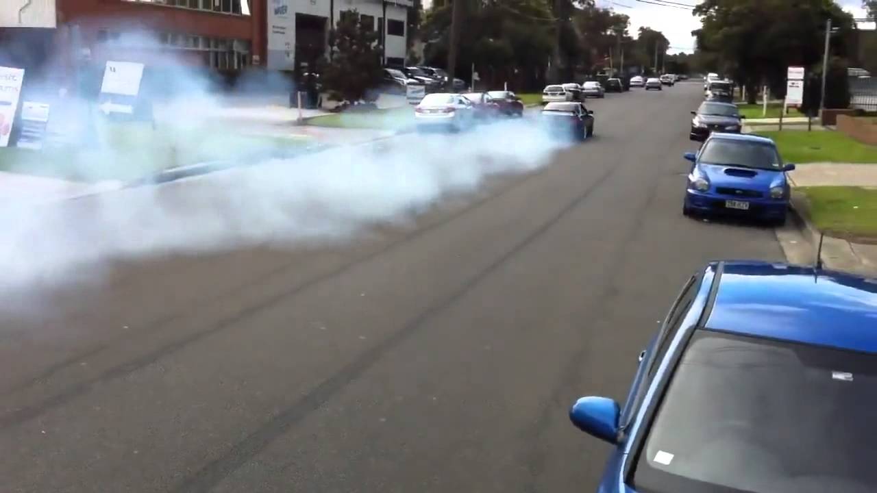 Turbo AWD Nissan Skyline R32 Burnout - YouTube