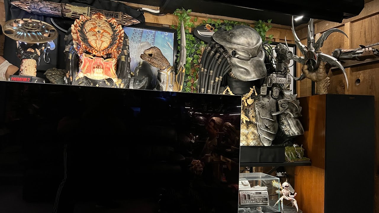 Predator Movie Collection Room Tour, Get to the Choppa! Props Life Size ...