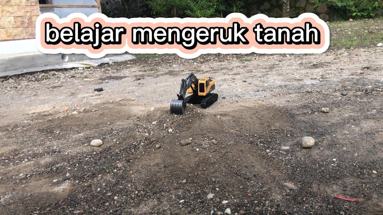 belajar mengeruk tanah - YouTube
