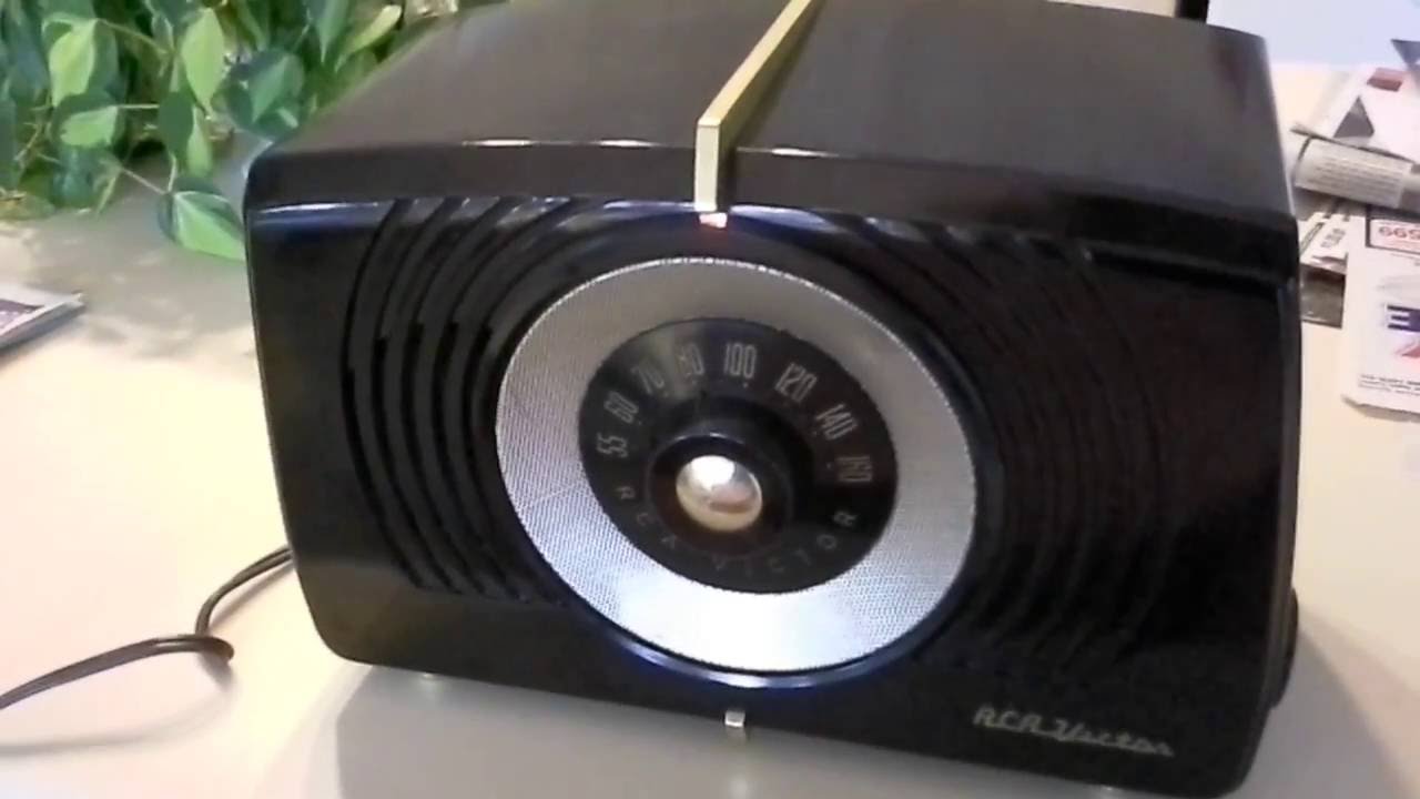 A Working 1951 RCA Victor Model X551 Radio - YouTube