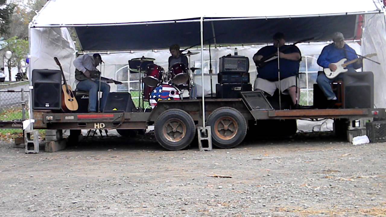 hillbilly junkyard-wipeout - YouTube