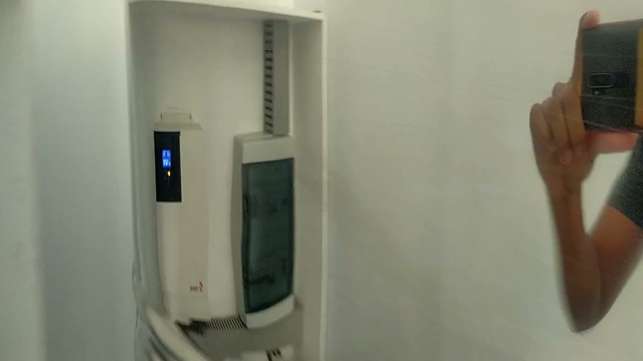 Water refilling station fully solar powered - YouTube