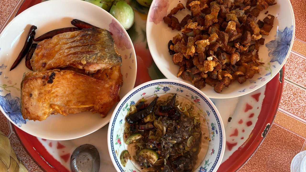 Ep 12 กินข้าวขี้ปลา ทอดปลาส้ม ทอดหมู ( ขี้ปลาคนเหนือถึงจะเข้าใจ ) - YouTube