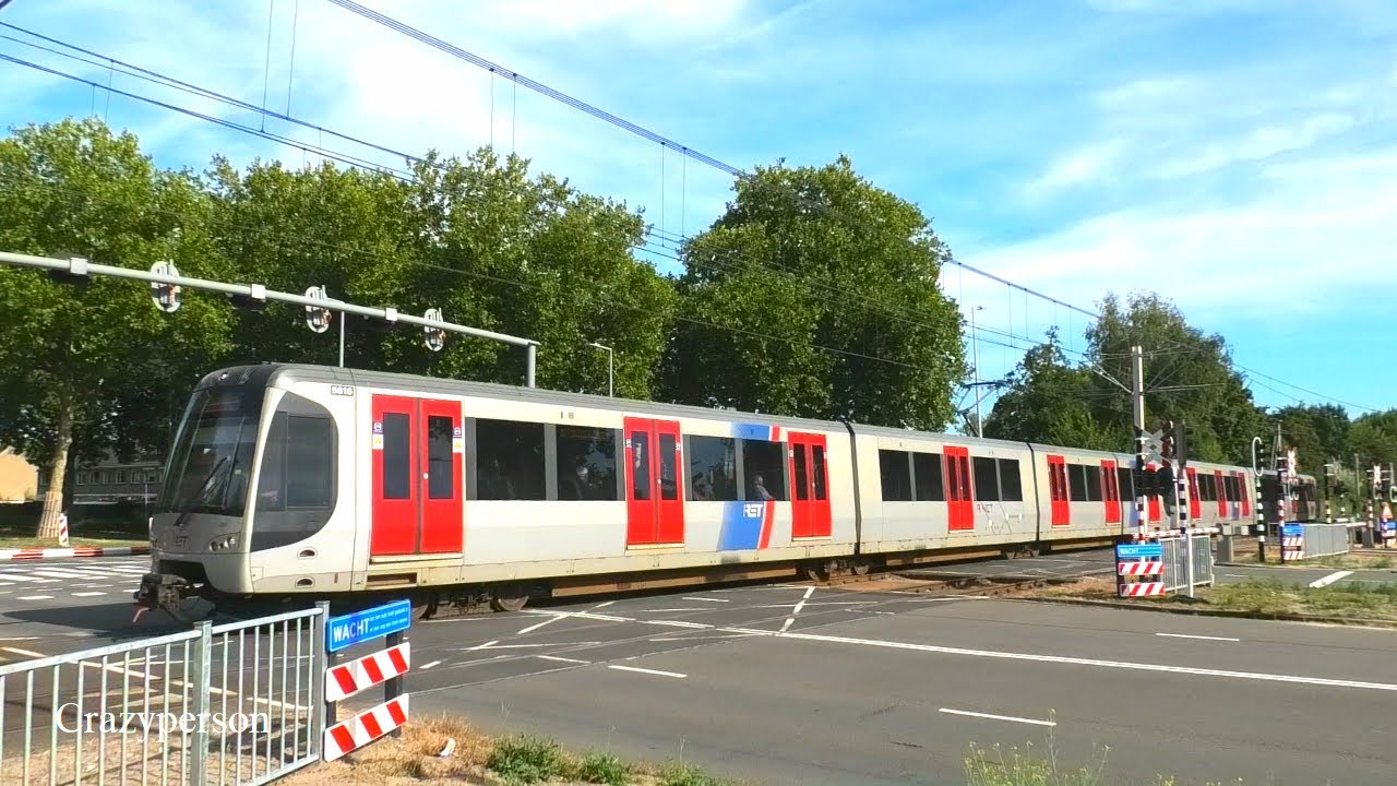 Nieuwe Spoorwegovergang en RET Metro Rooseveltweg Rotterdam 2022 - YouTube
