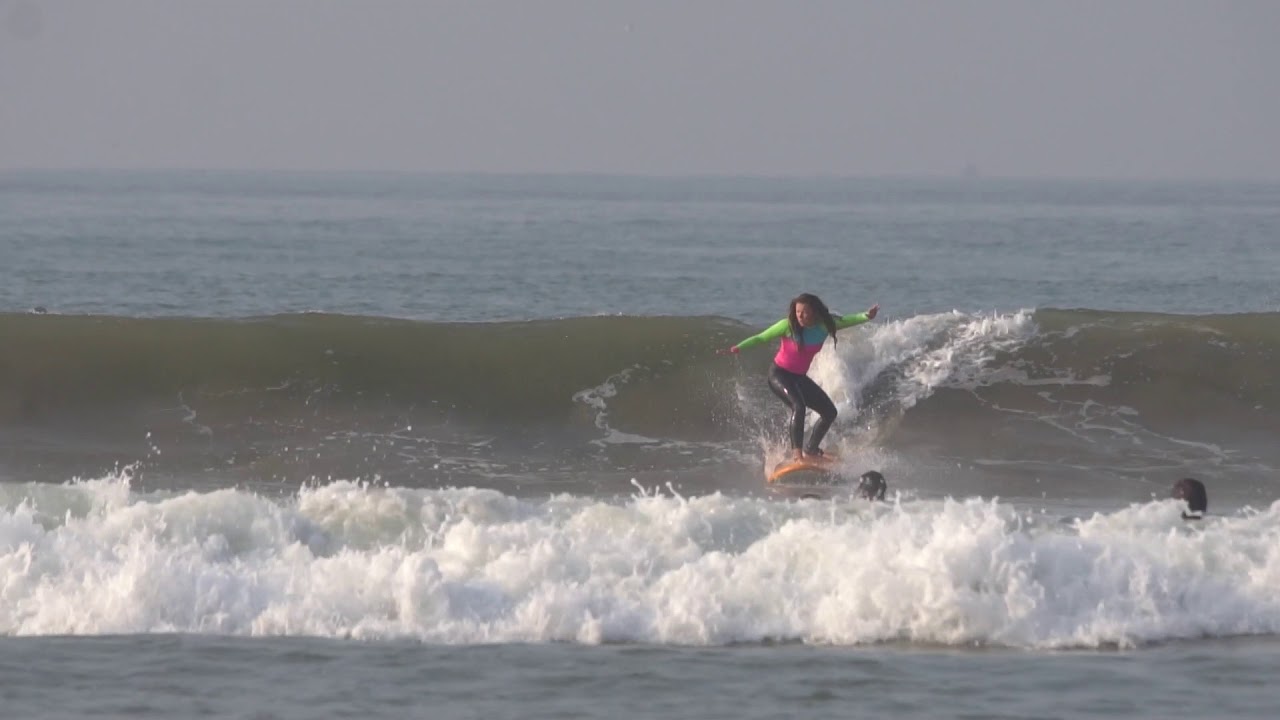 My first surfing experience - YouTube