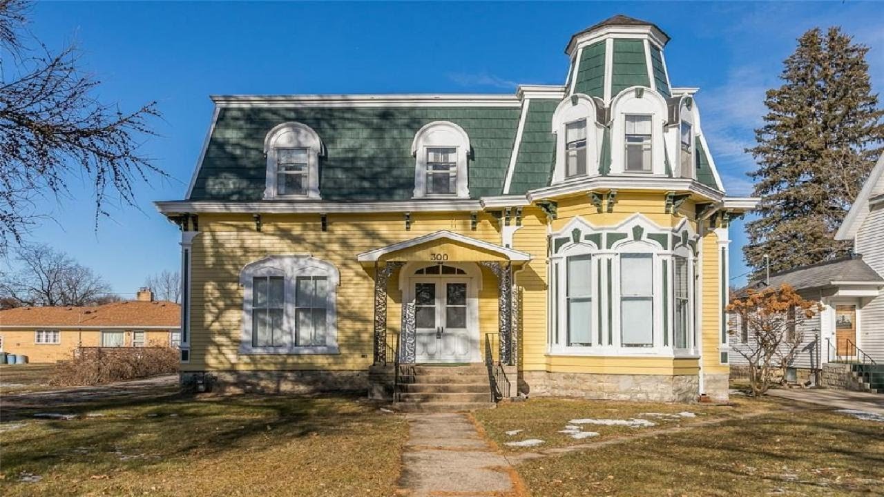 300 E Union St, Manchester, IA Presented by The Graf Home Selling Team ...