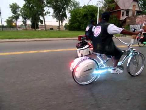 Bike Mob...Bike Cruisin ...DETROIT SLOW ROLL - YouTube
