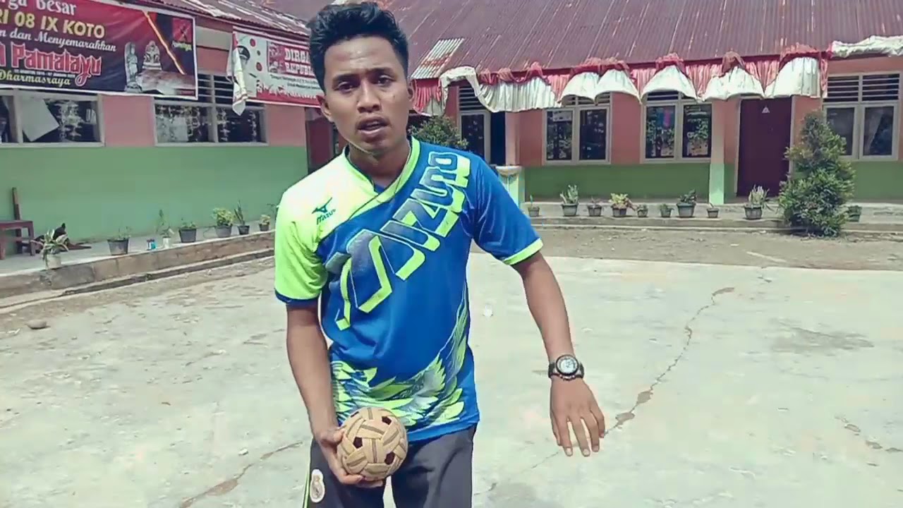 Teknik dasar sepak sila dalam permainan sepak takraw - YouTube