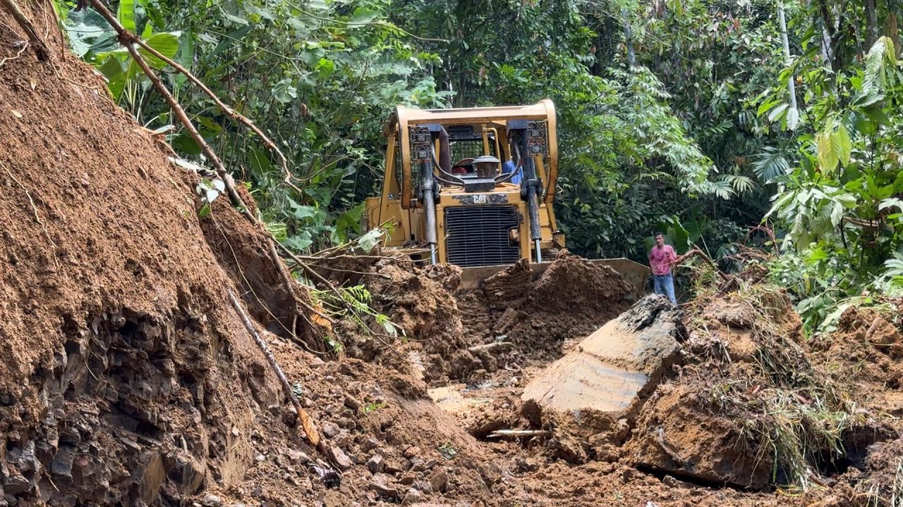 Terrible! D6R XL Bulldozer Crashes Into Mountain Making Access Road ...