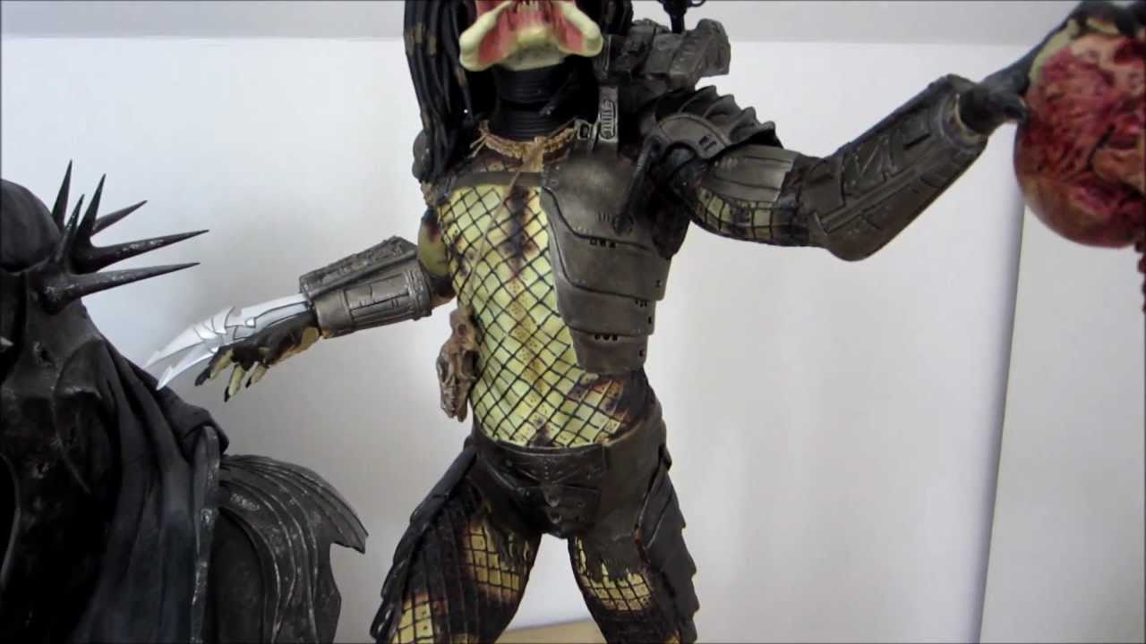 Sideshow Predator Statue and Hot Toys Classic Predator comparison - YouTube