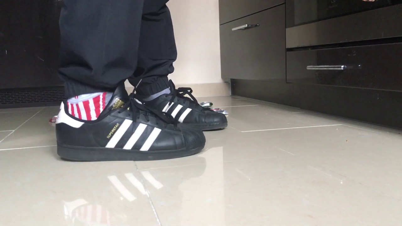 Adidas superstar stomp and faltten cans - YouTube