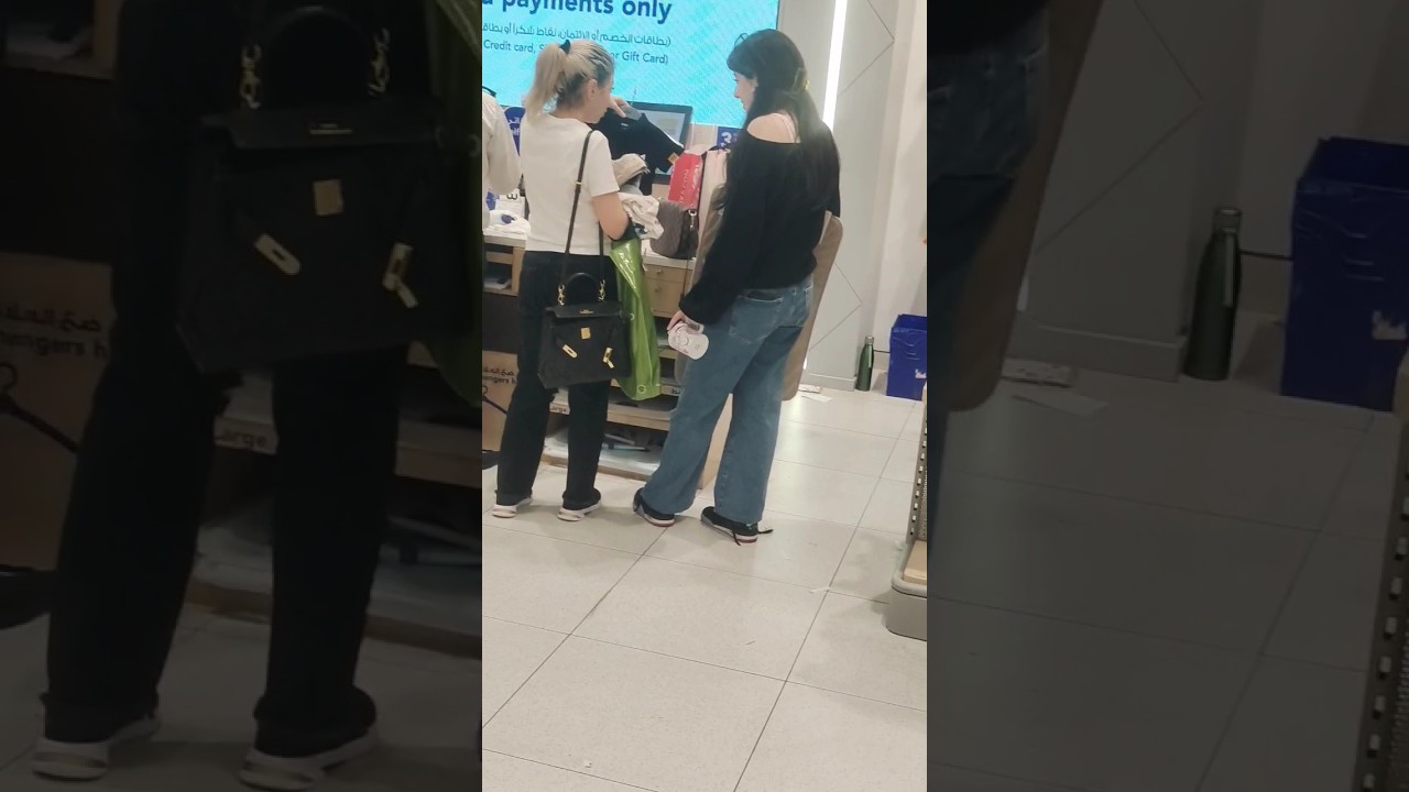 Aj hum gae Carrefour mirdif visit max Eid shopping 🛍️🥰 #beats # ...