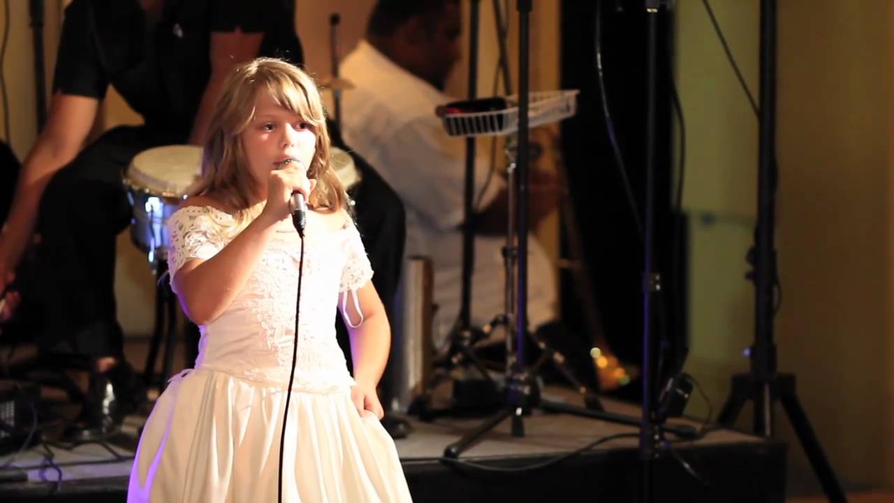 jade hunt 9 years old singing Time to say Goodbye in English and ...