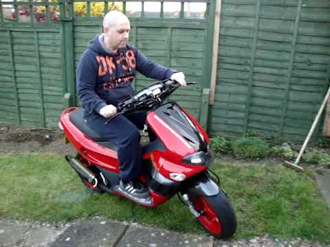 Gilera Runner stage 6 racing 70cc.. quick lap around garden - YouTube