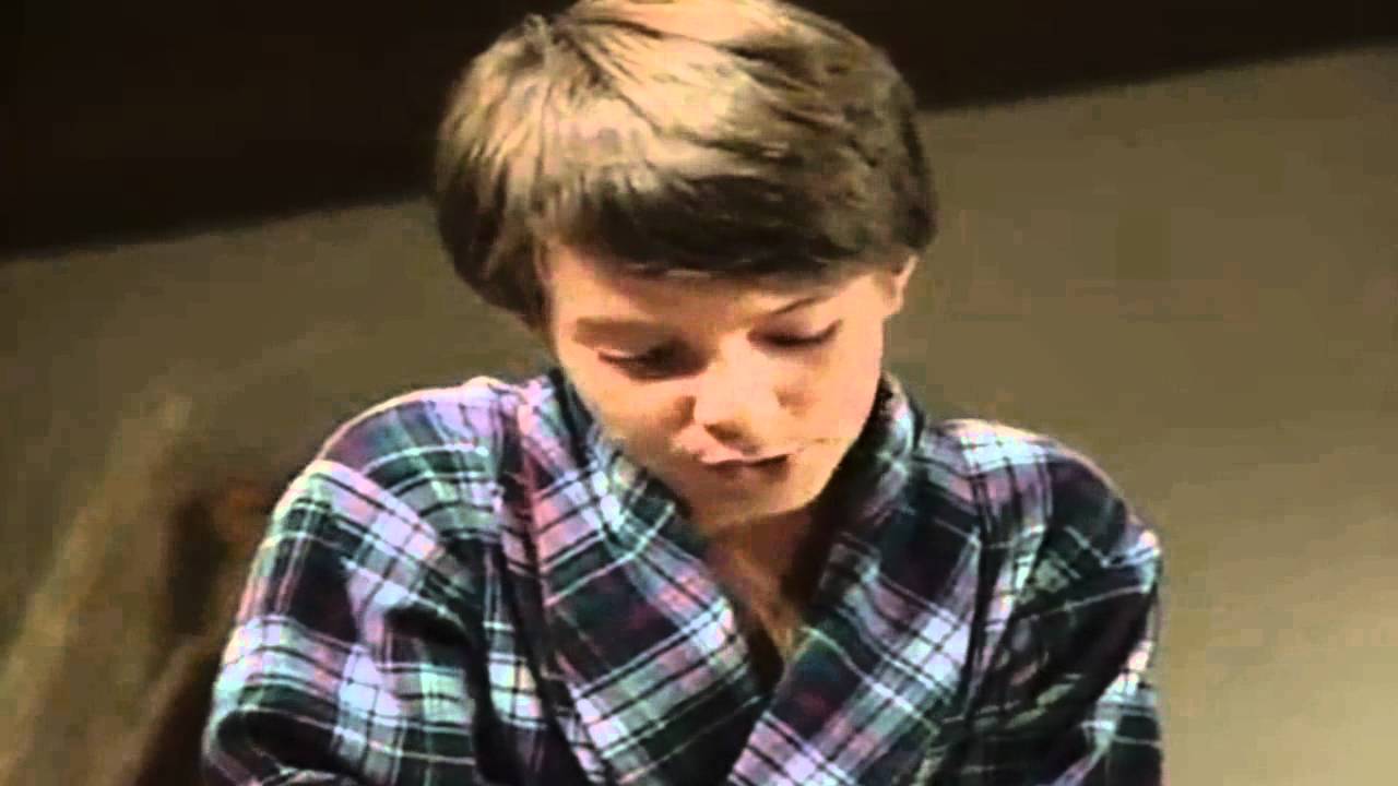 Actor gets messy - YouTube