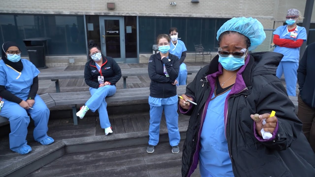 Jewish Hospital nurses honor patients they've lost to COVID-19 - YouTube