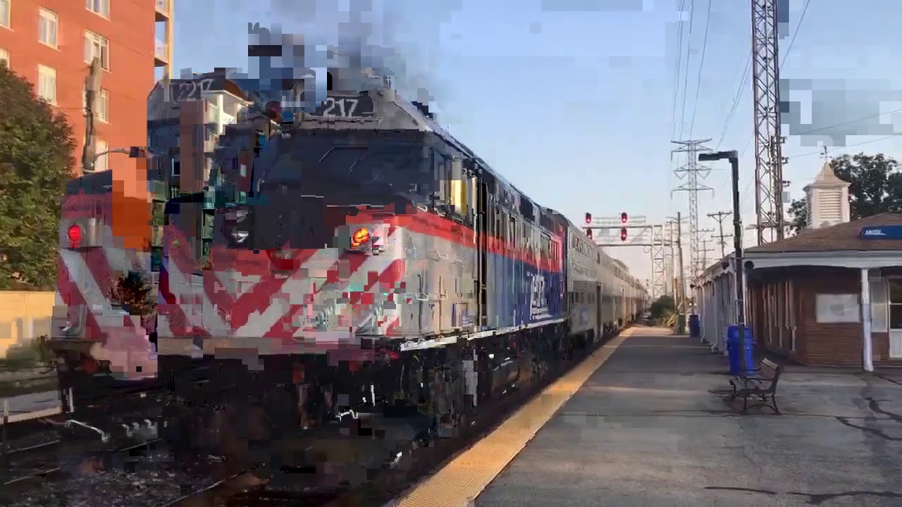 Metra 217 at Morton Grove - YouTube