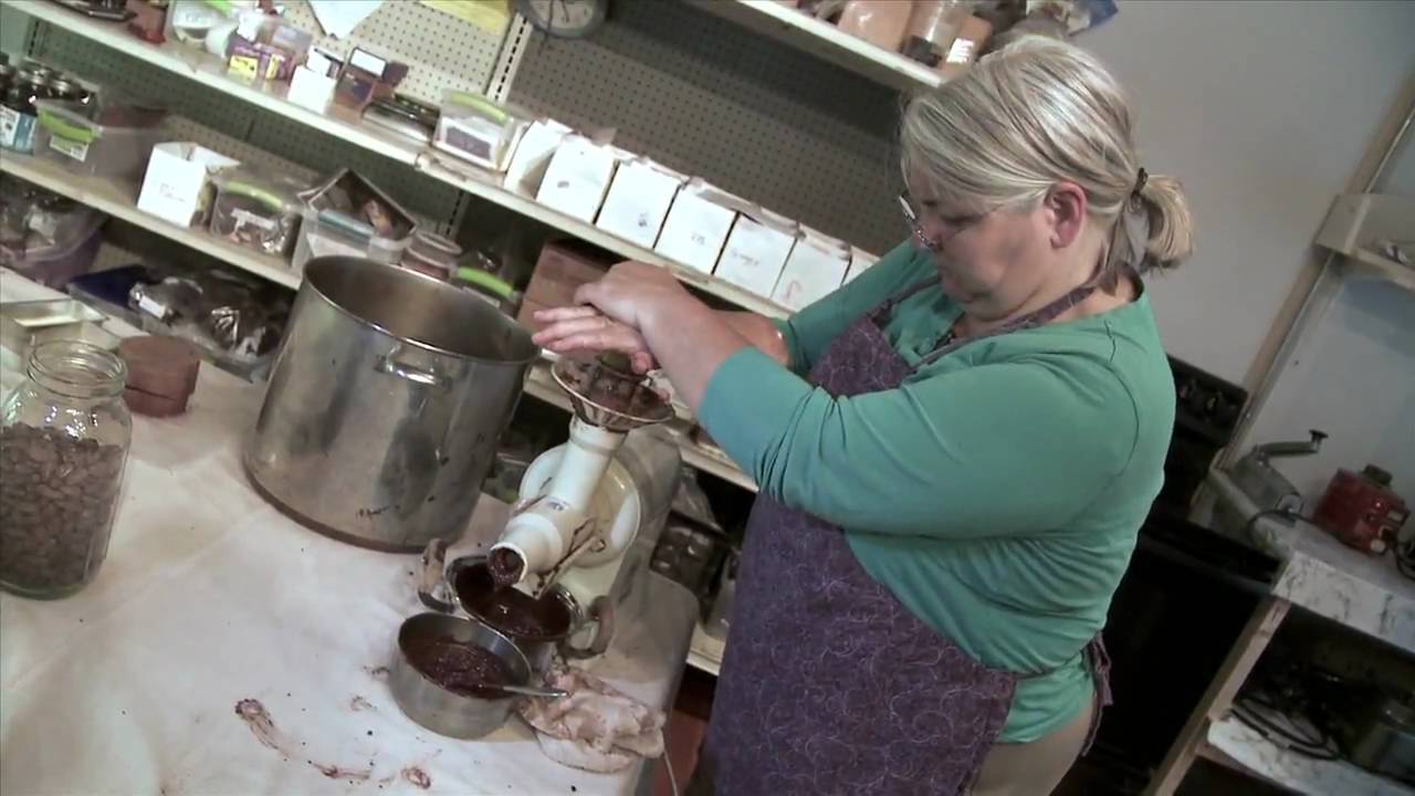 Mindo Chocolate Makers - YouTube