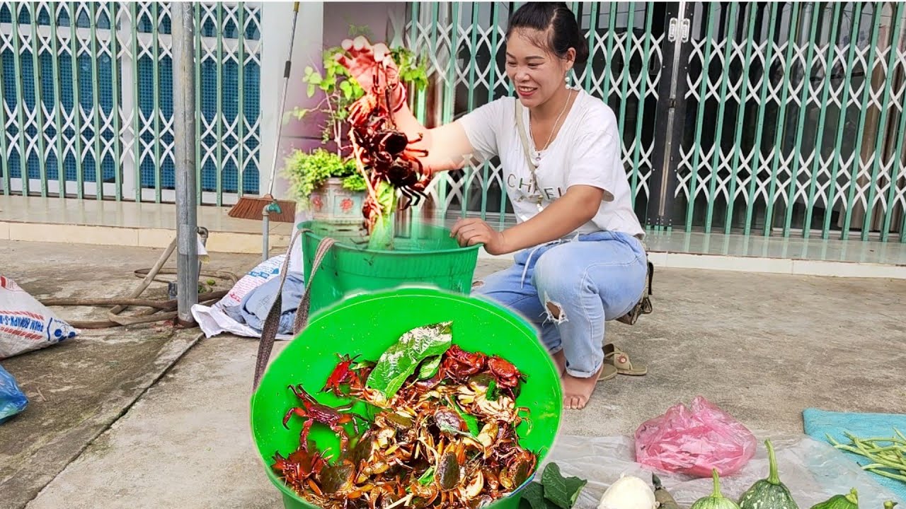 catching stone crabs and bringing them to the market to sell squash ...