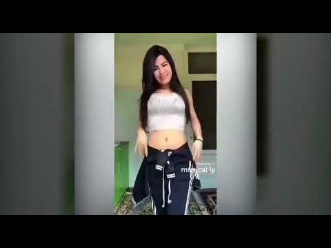 Yana yangi qizlardan yangi raqslar bilan. 2018.