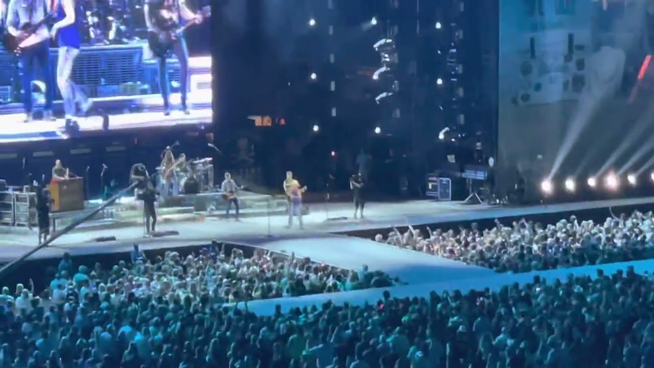 Kenny Chesney - How Forever Feels (Charlotte 4/30/22) - YouTube