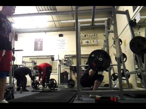 Squats 5 plates 5 reps - YouTube