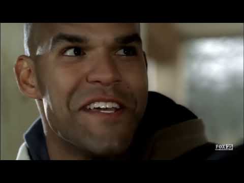 Scofield and his brother flee the country (Prison Break 04)