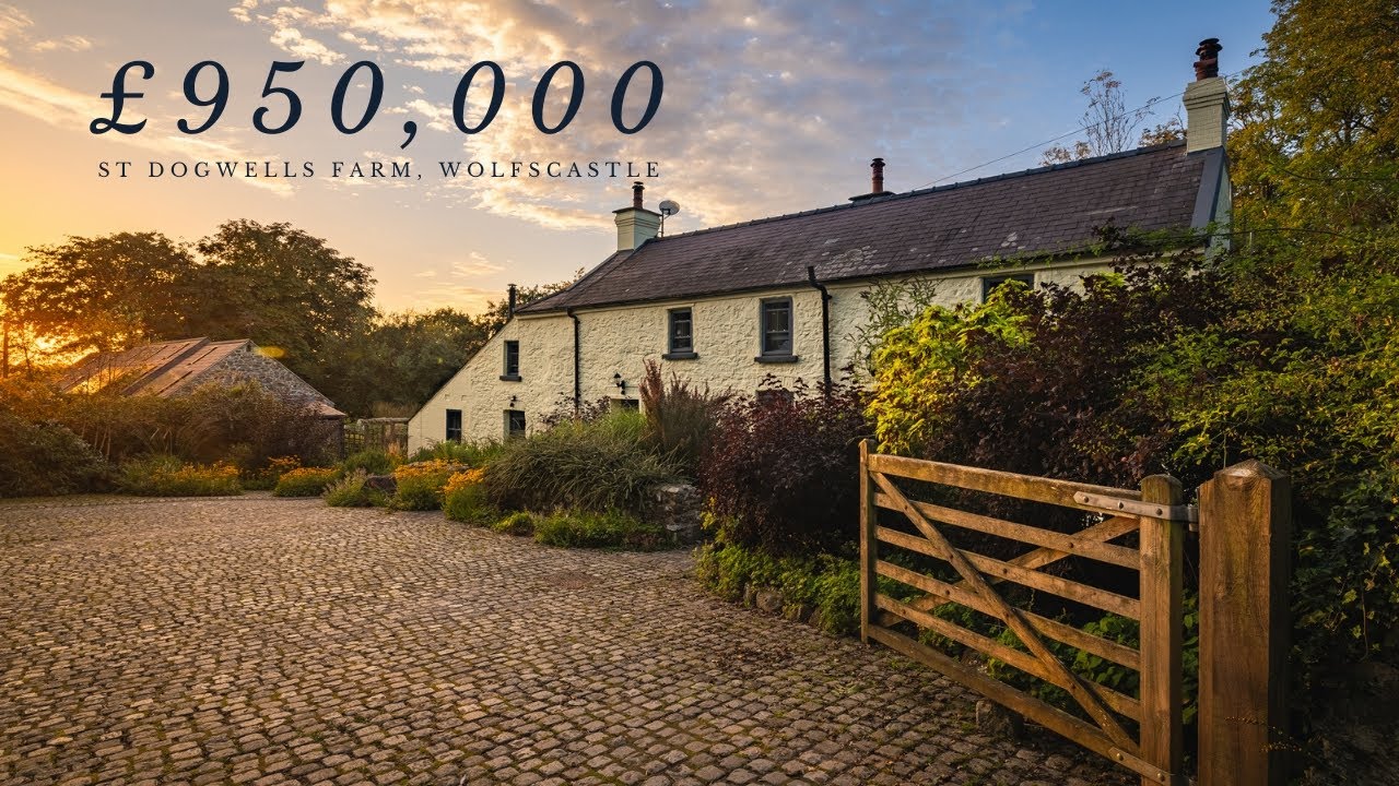 Stunning, fully renovated, farmhouse with separate three bedroom barn ...
