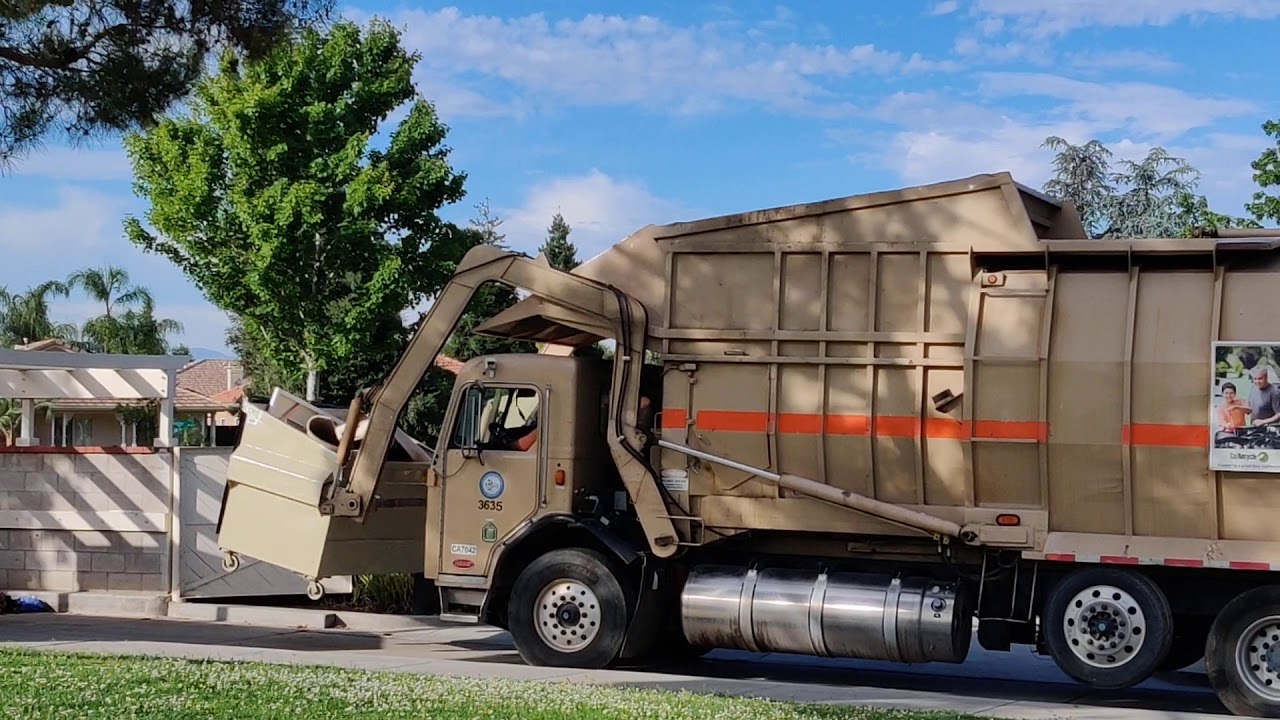 Large garbage truck, everyday working. - YouTube
