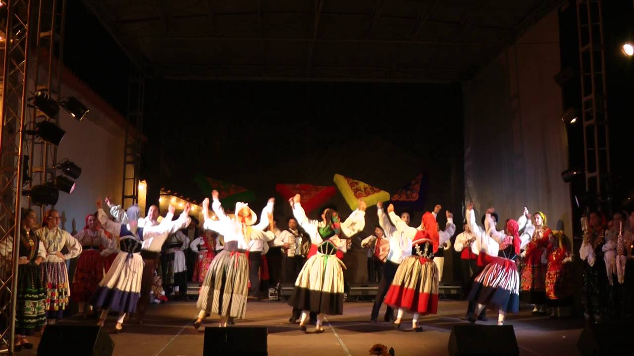 Portuguese folk dance: Vira velho - YouTube