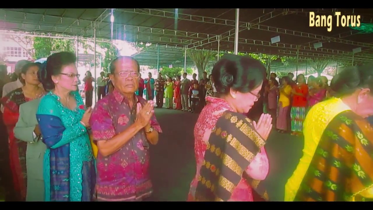 Manortor Batak Toba - Marolop olop Tondingki | Batak Dance - YouTube