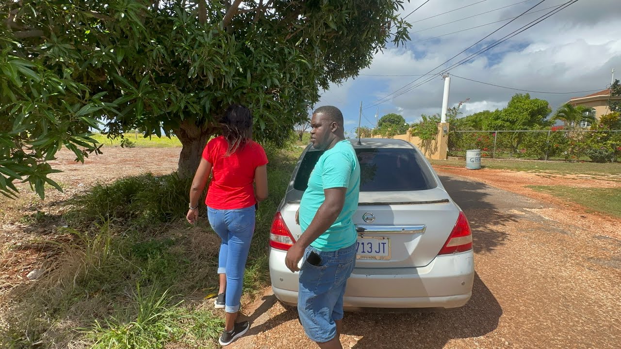 Lady lost her two legs | help coming her way . - YouTube