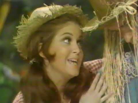 Mary Lou Metzger and Gail Farrell with A Bushel and a Peck. - YouTube