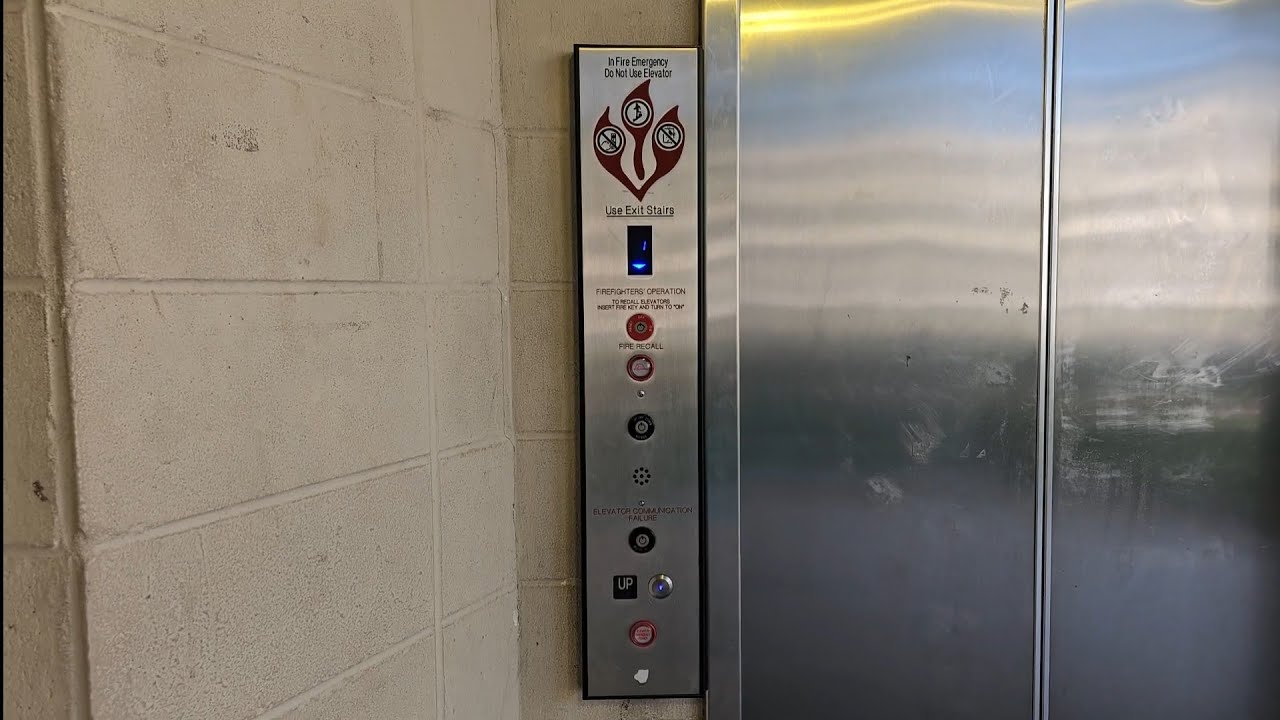 Oracle Hydraulic Elevator @ Robert E. Robinson Parking Garage - Savannah, GA - YouTube