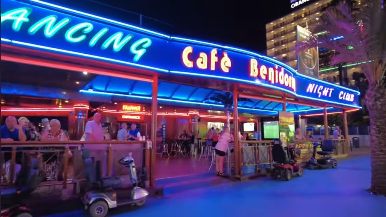BENIDORM Nightlife - British Square Strip INCREDIBLE Ending...... - YouTube
