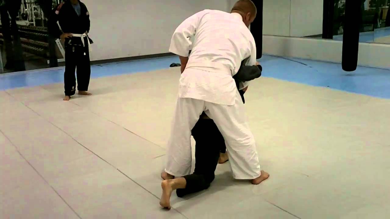 How to Do the Drop Seo Nagi Shoulder Throw - YouTube