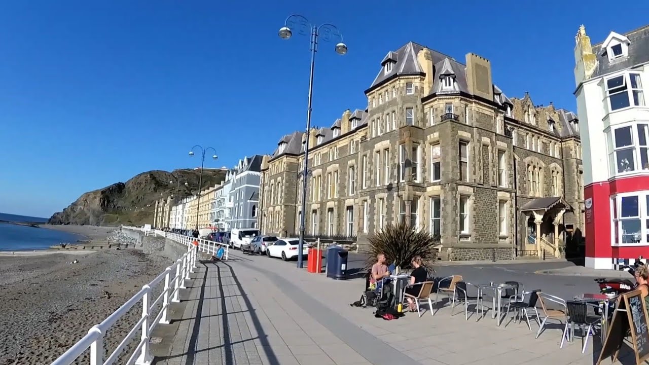 🇬🇧🏴󠁧󠁢󠁷󠁬󠁳󠁿Walking in WALES: Pier Arcade - Castle Ruins - South Beach of ...