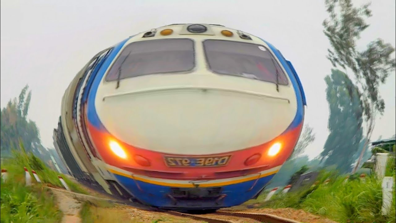 THE DANCING TRAIN CUTE TRAIN FUNNY TRAIN (đoàn tàu hỏa kì lạ) - YouTube