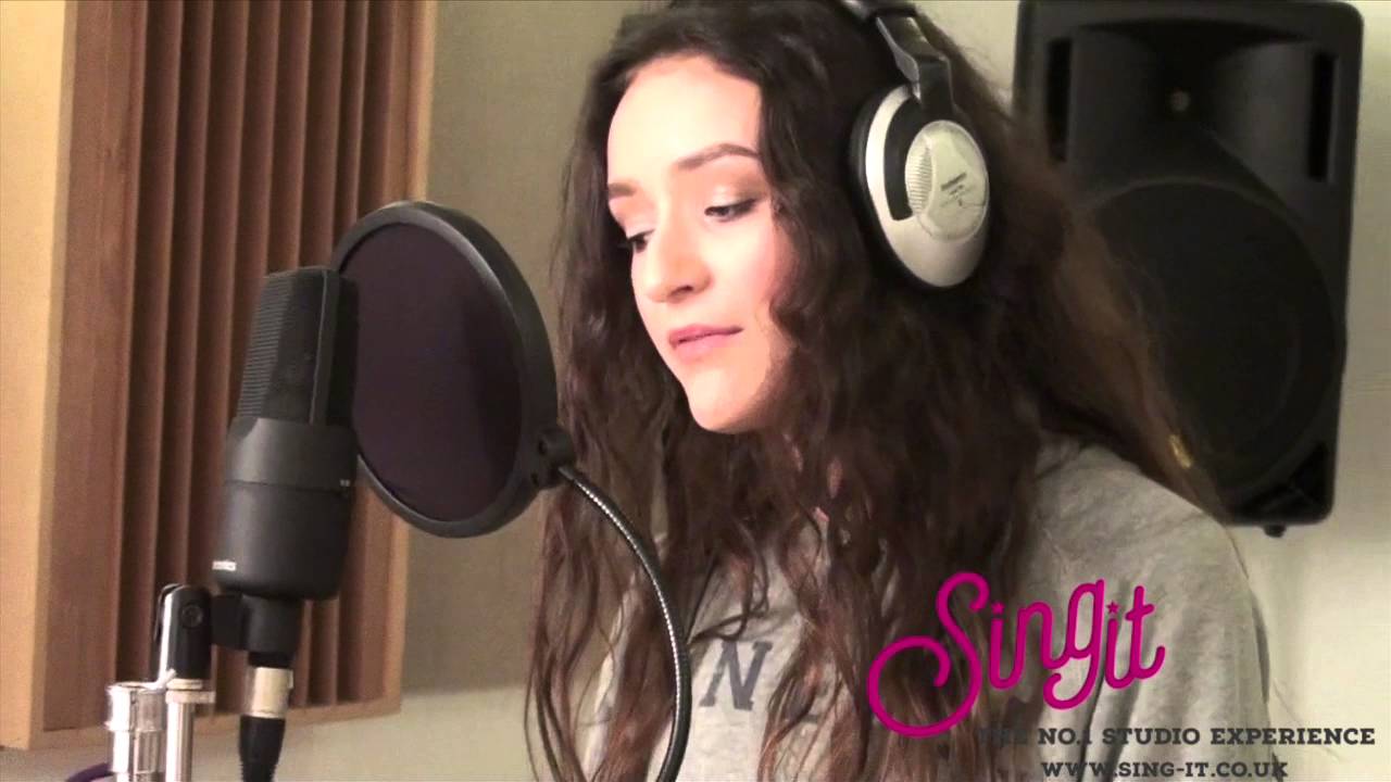 Charlotte Leach @ Sing-it Birmingham - YouTube